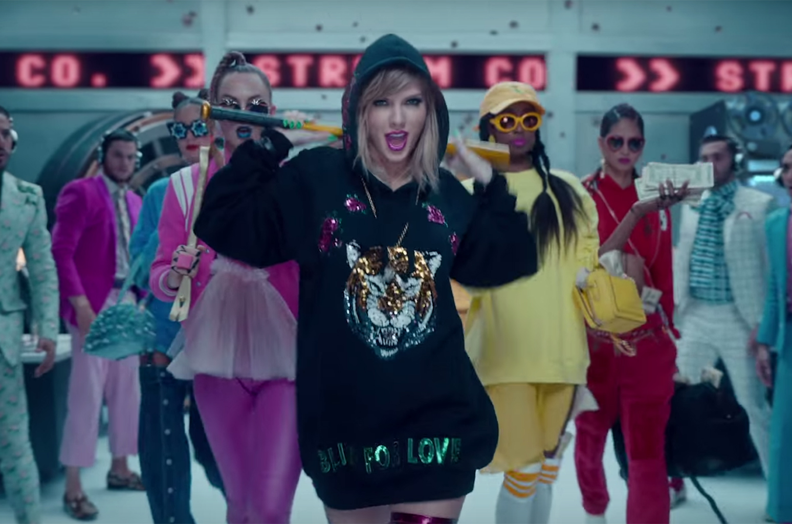 Taylor Swift Look What You Made Me Do Inspired Costume Ideas Life Taylor Swift Look What You Made Me Do Inspired Costume Ideas Life
